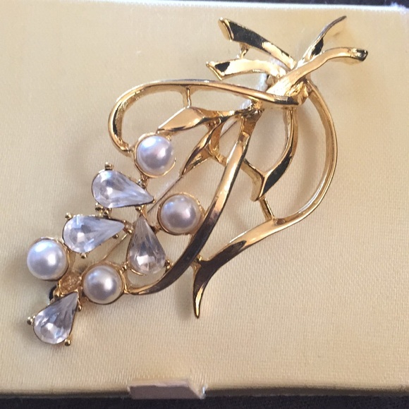 Jewelry | Lovely Accent Pin | Poshmark